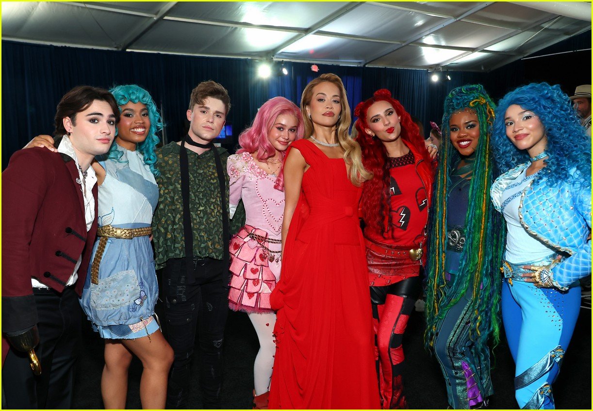 'Descendants: The Rise of Red' & 'Zombies 4' Tour Announced, Stars Hit Up D23! | Photo 1386262 ...