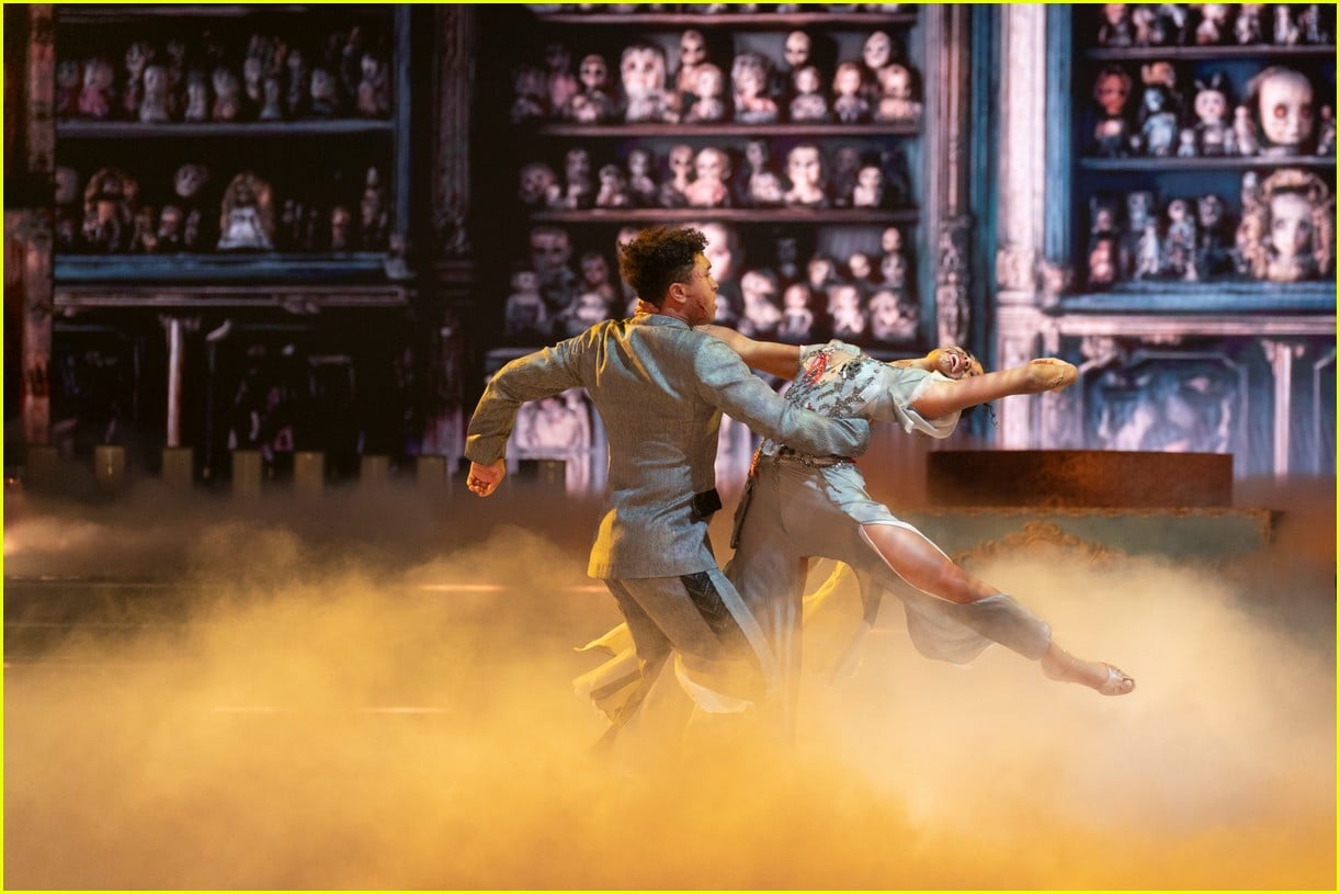 Chandler Kinney Dances to 'Pretty Little Liars' Theme Song On 'DWTS ...