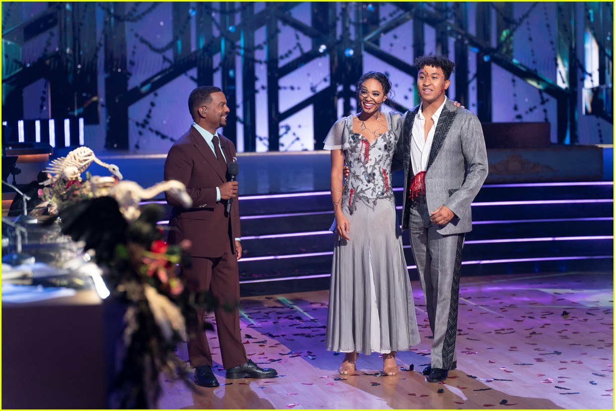 Chandler Kinney Dances to 'Pretty Little Liars' Theme Song On 'DWTS ...