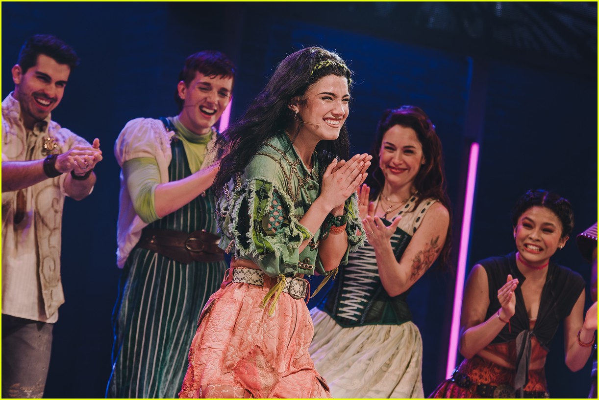 Charli D'Amelio Makes Broadway Debut In '& Juliet' Musical! | Photo ...