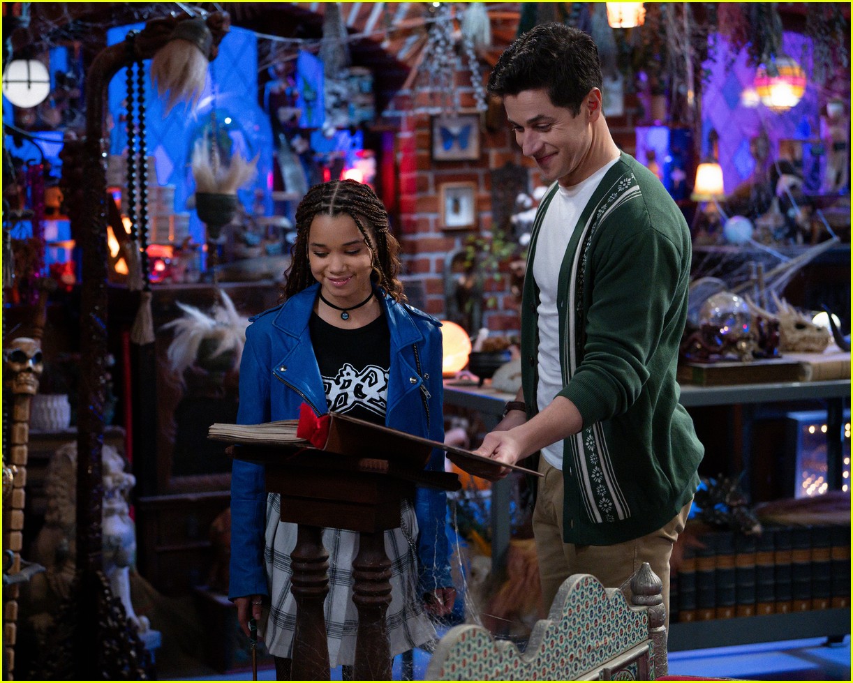 Who Plays Billie On 'Wizards Beyond Waverly Place'? Meet Janice LeAnn Brown! (Exclusive) | Photo ...