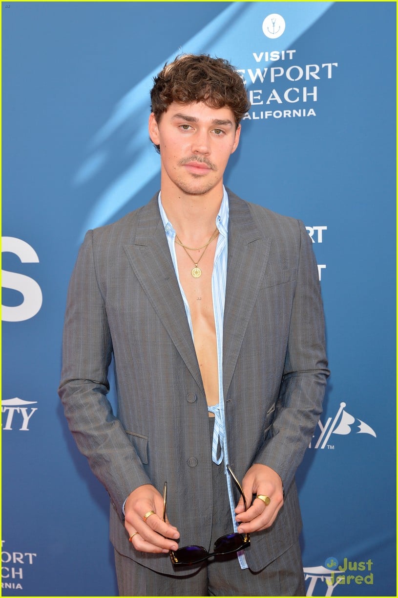 Noah Beck & Siena Agundong Screen New Movie 'Sidelined: The QB & Me' at ...