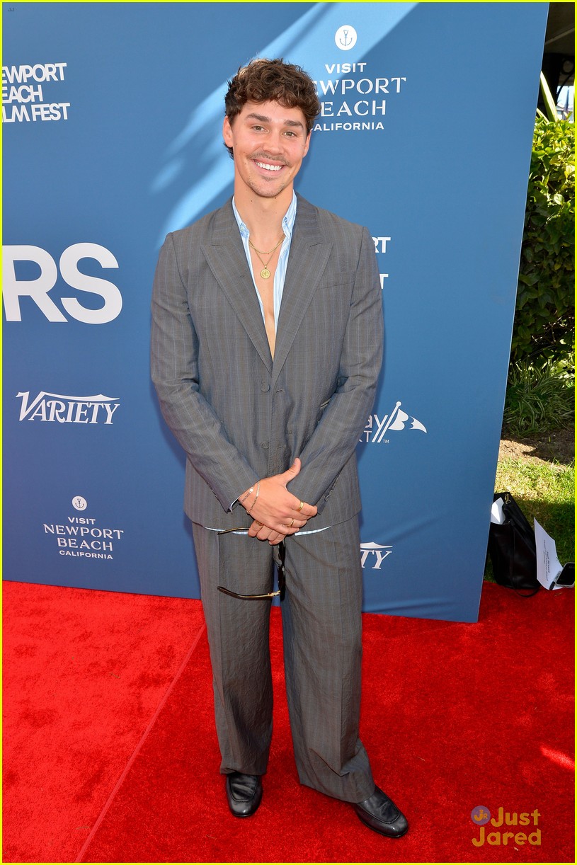 Noah Beck & Siena Agundong Screen New Movie 'Sidelined: The QB & Me' at ...