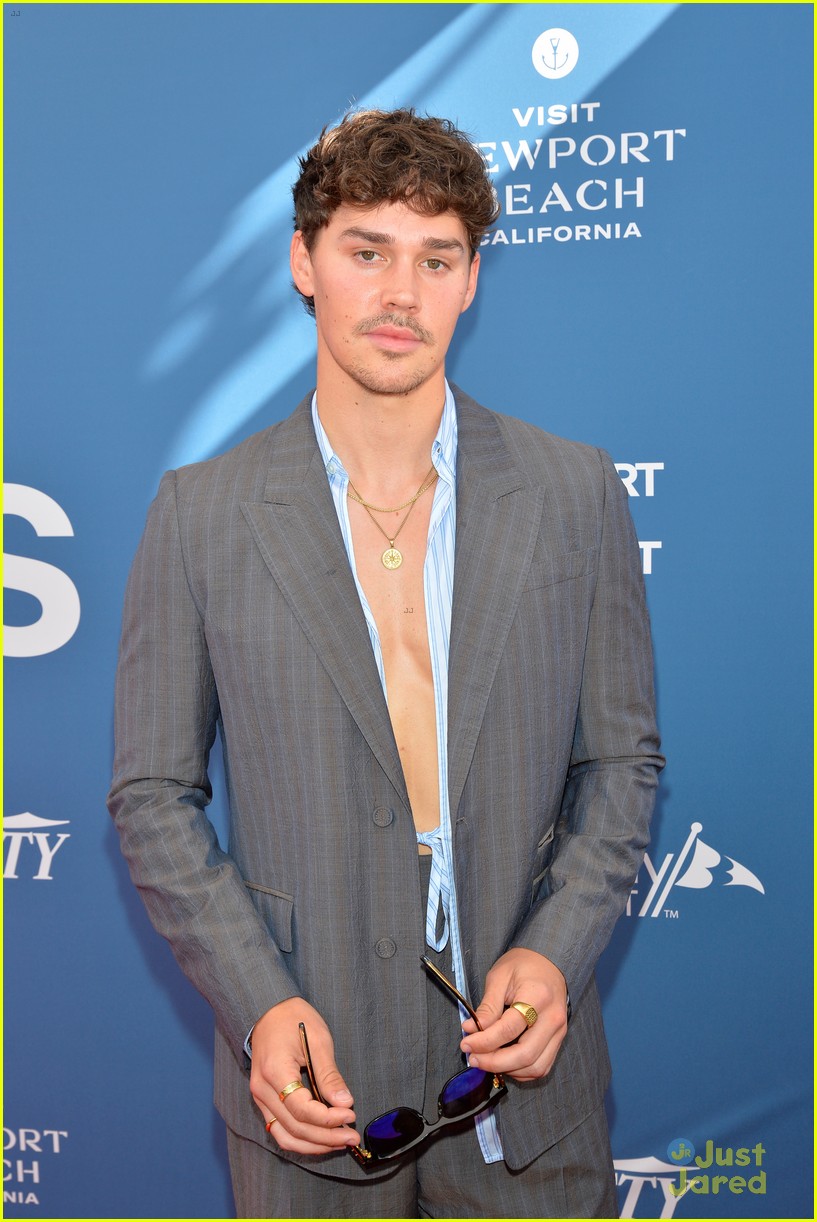 Noah Beck & Siena Agundong Screen New Movie 'Sidelined: The QB & Me' at ...