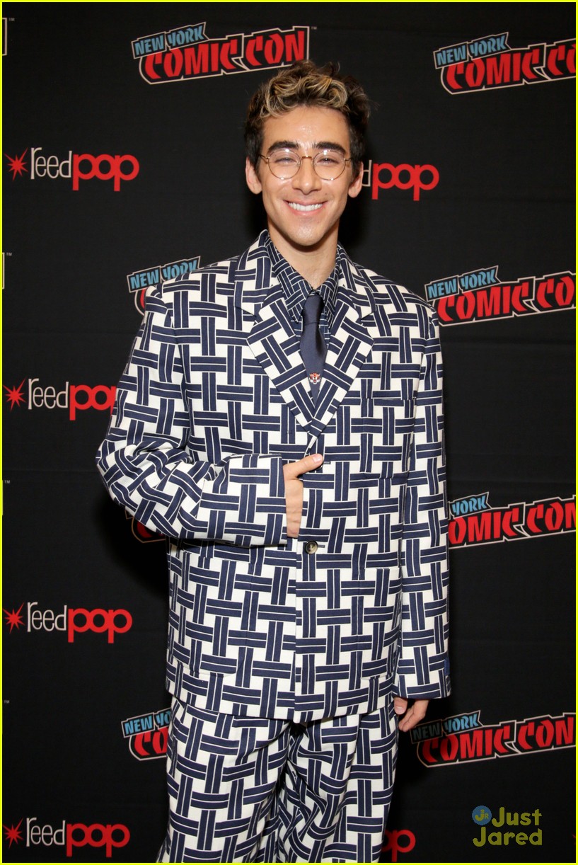 Peyton List & 'School Spirits' Cast Attend New York Comic Con, Unveil ...