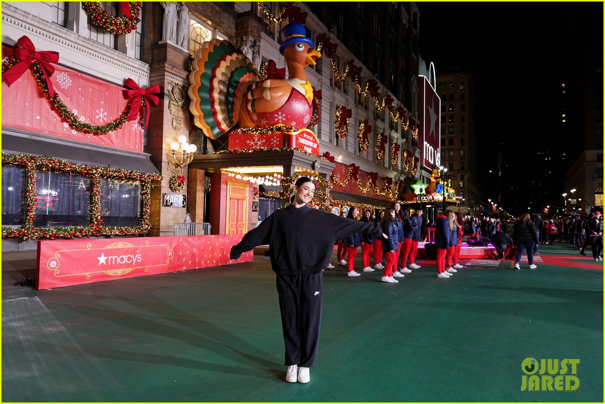 Kylie Cantrall, Charli D'Amelio & More Rehearse For Macy's Thanksgiving ...