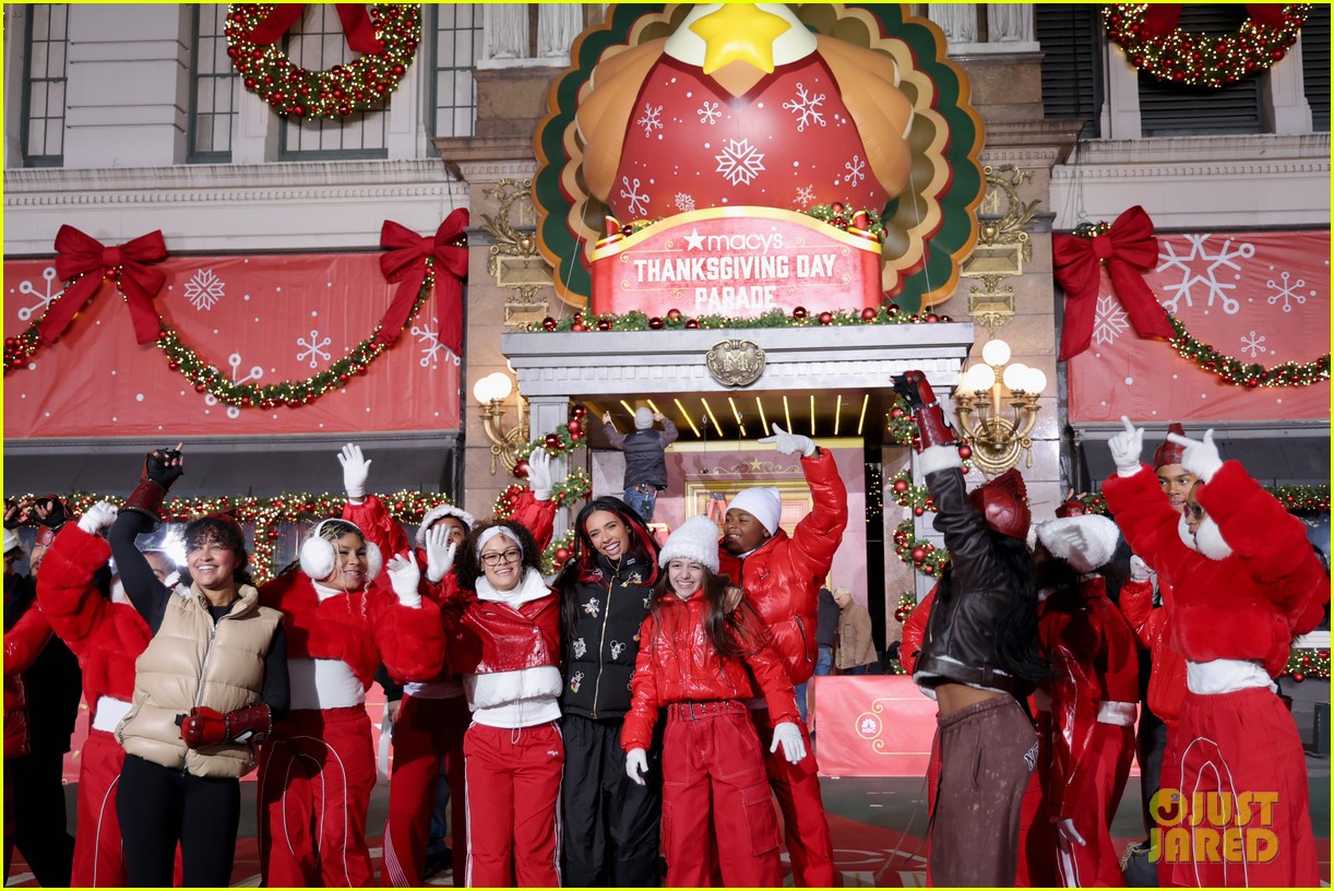 Kylie Cantrall, Charli D'Amelio & More Rehearse For Macy's Thanksgiving ...