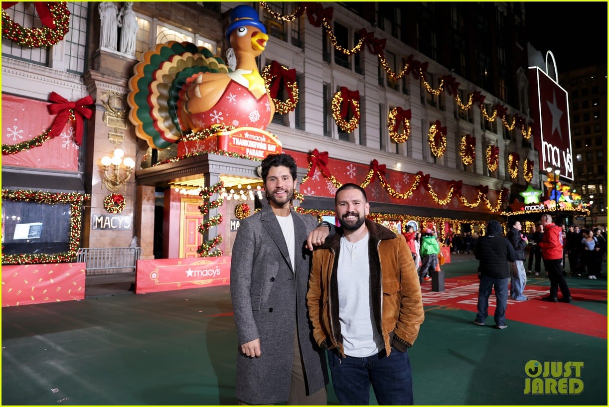 Kylie Cantrall, Charli D'Amelio & More Rehearse For Macy's Thanksgiving ...