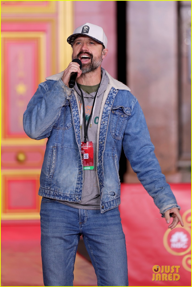 Kylie Cantrall, Charli D'Amelio & More Rehearse For Macy's Thanksgiving ...