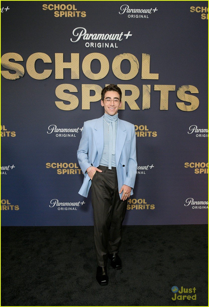 Milo Manheim Gets Mom Camryn's Support at 'School Spirits' Season 2 ...