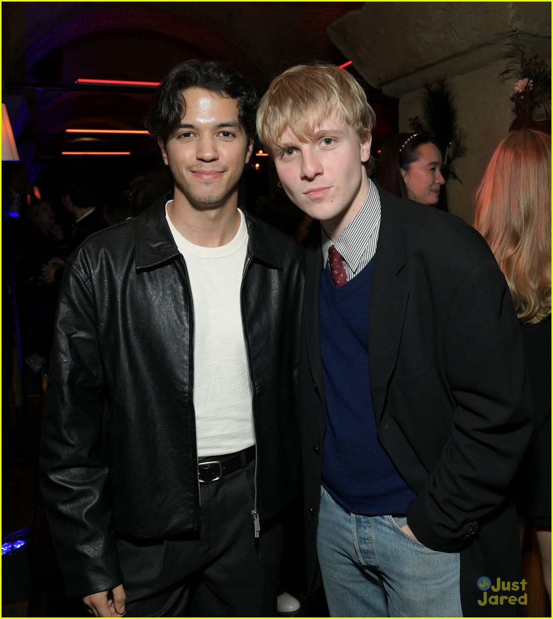 Milo Manheim Gets Mom Camryn's Support at 'School Spirits' Season 2 ...