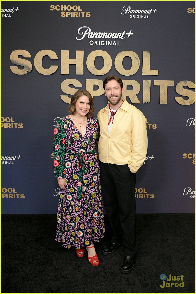 Milo Manheim Gets Mom Camryn's Support at 'School Spirits' Season 2 ...