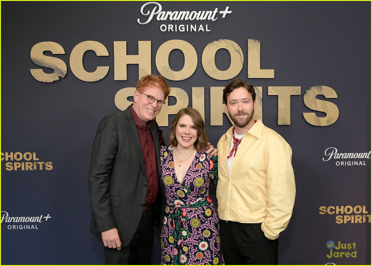 Milo Manheim Gets Mom Camryn's Support at 'School Spirits' Season 2 ...