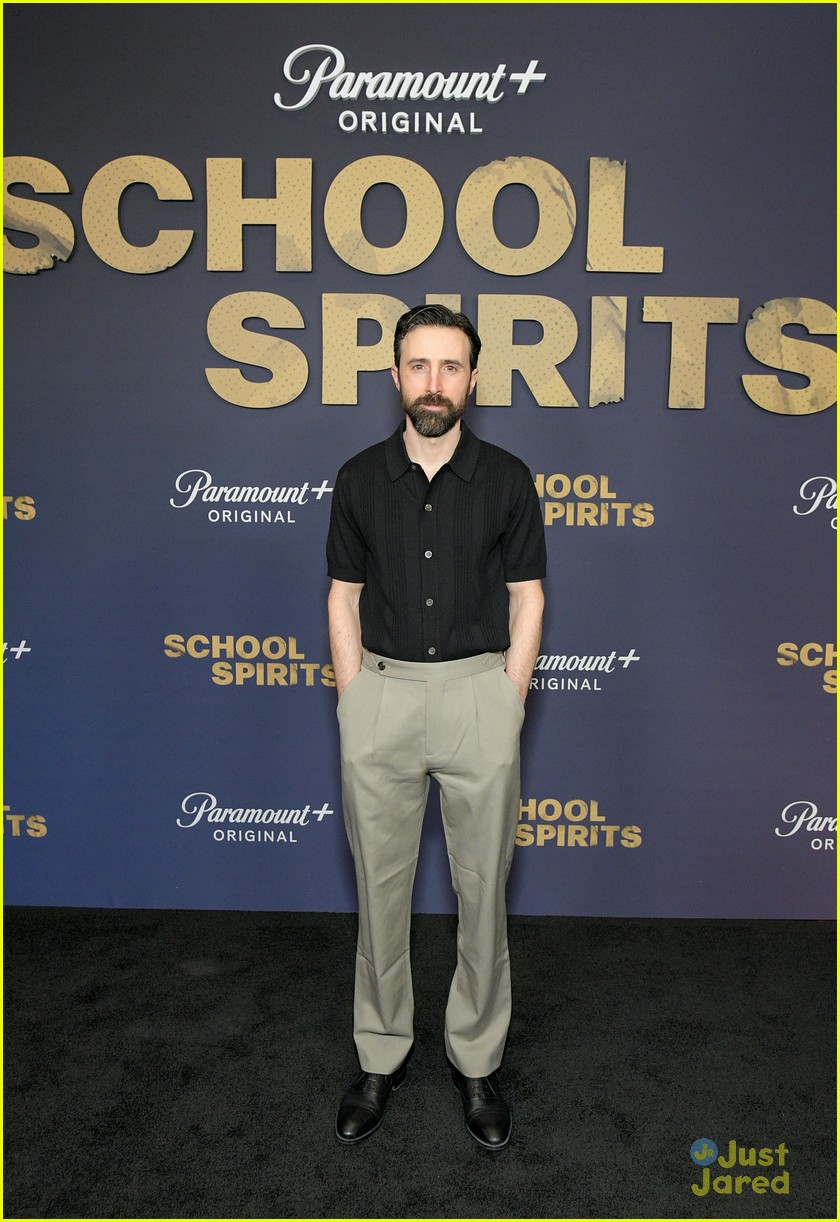 Milo Manheim Gets Mom Camryn's Support at 'School Spirits' Season 2 ...