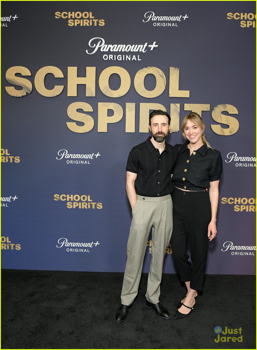 Milo Manheim Gets Mom Camryn's Support at 'School Spirits' Season 2 ...