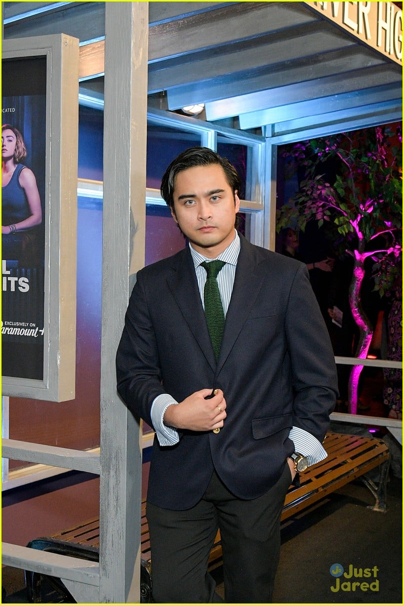 Milo Manheim Gets Mom Camryn's Support at 'School Spirits' Season 2 ...