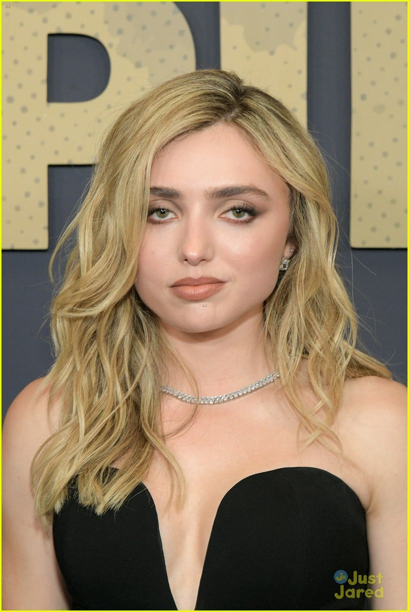 Milo Manheim Gets Mom Camryn's Support at 'School Spirits' Season 2 ...