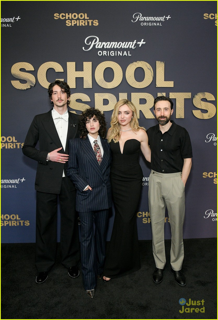 Milo Manheim Gets Mom Camryn's Support at 'School Spirits' Season 2 ...