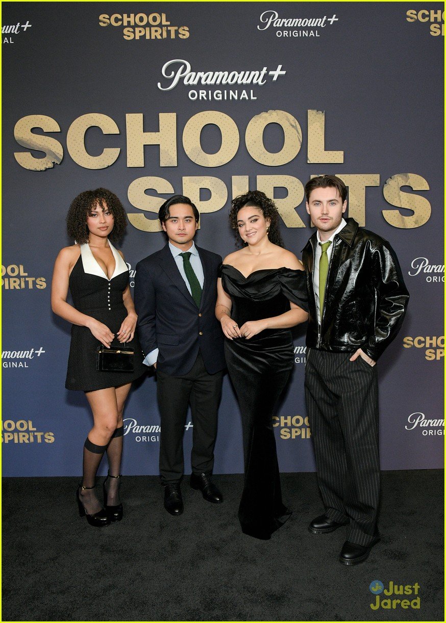 Milo Manheim Gets Mom Camryn's Support at 'School Spirits' Season 2 ...