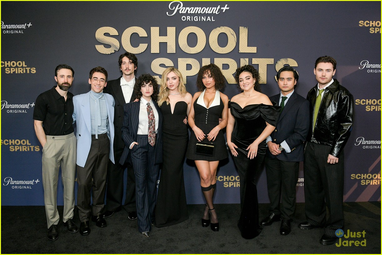 Milo Manheim Gets Mom Camryn's Support at 'School Spirits' Season 2 ...