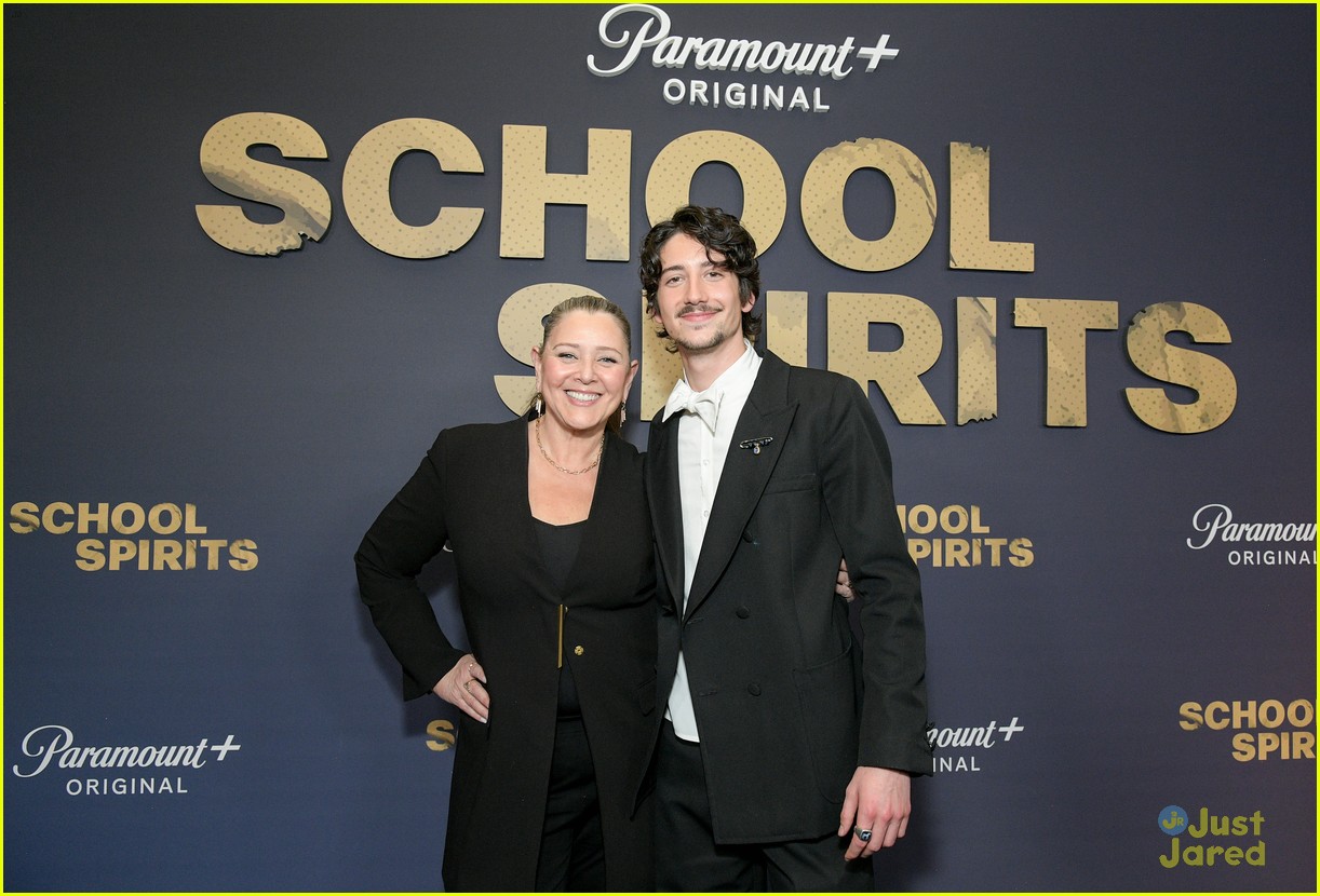 Milo Manheim Gets Mom Camryn's Support at 'School Spirits' Season 2 ...