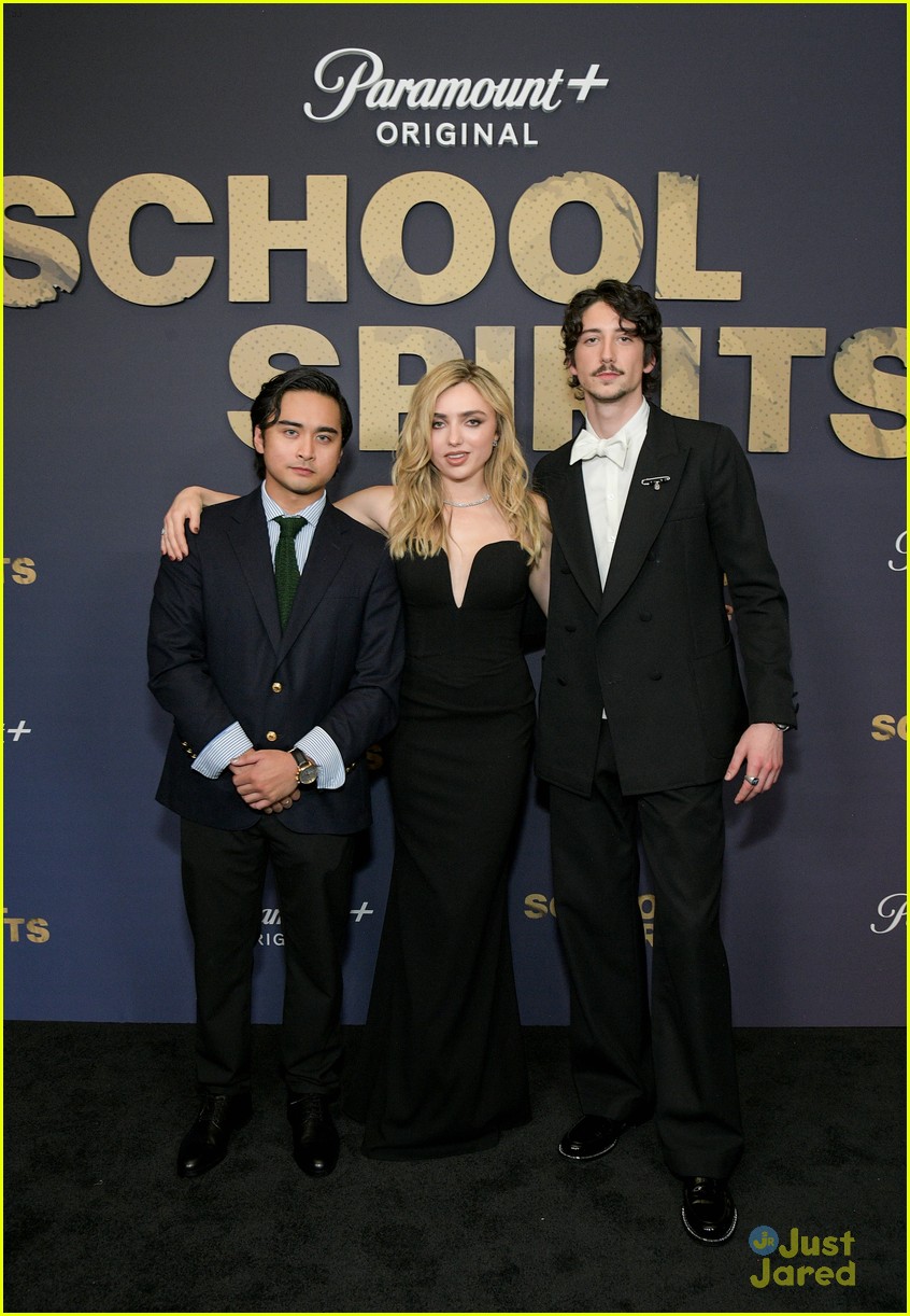 Milo Manheim Gets Mom Camryn's Support at 'School Spirits' Season 2 ...