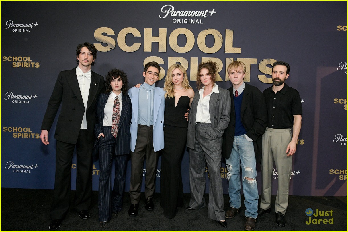 Milo Manheim Gets Mom Camryn's Support at 'School Spirits' Season 2 ...