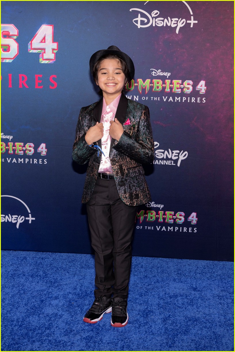 'Descendants' Stars Celebrate 'Worlds Collide' Tour Mates at 'Zombies 4 ...