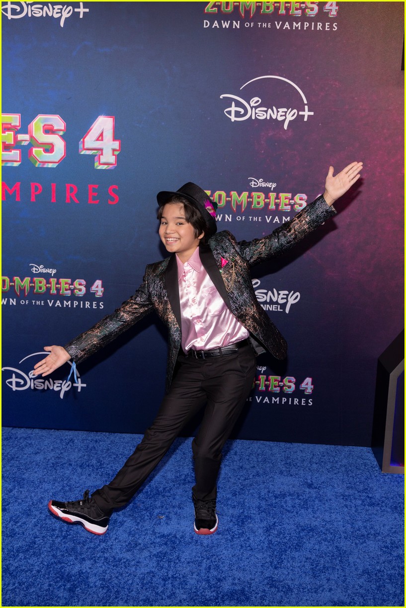 'Descendants' Stars Celebrate 'Worlds Collide' Tour Mates at 'Zombies 4 ...