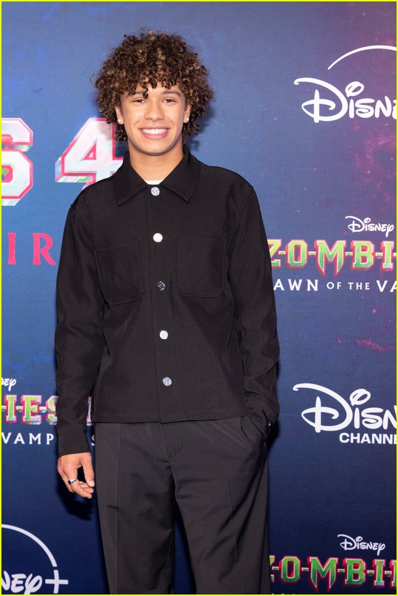 'Descendants' Stars Celebrate 'Worlds Collide' Tour Mates at 'Zombies 4 ...