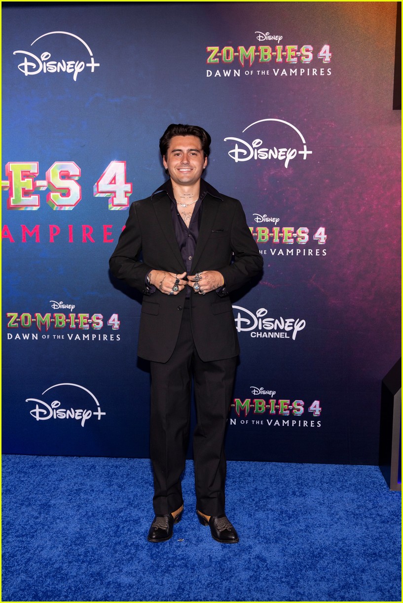 'Descendants' Stars Celebrate 'Worlds Collide' Tour Mates at 'Zombies 4 ...