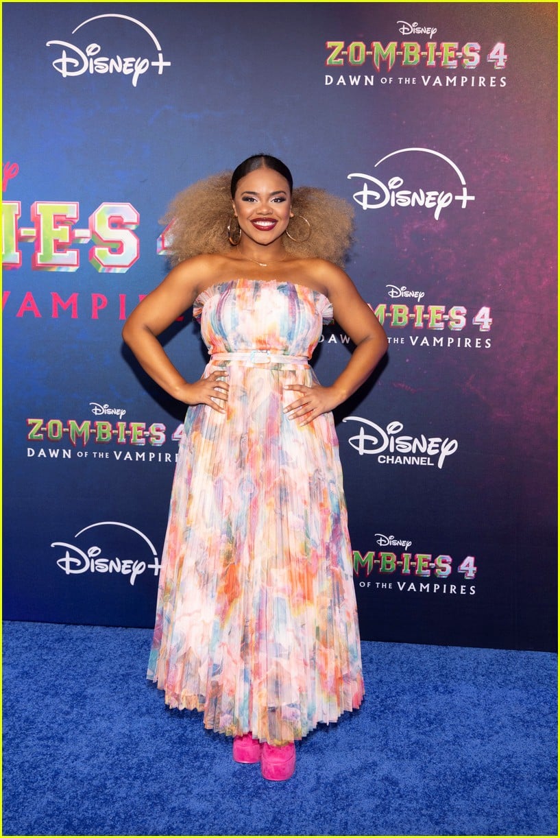 'Descendants' Stars Celebrate 'Worlds Collide' Tour Mates at 'Zombies 4 ...