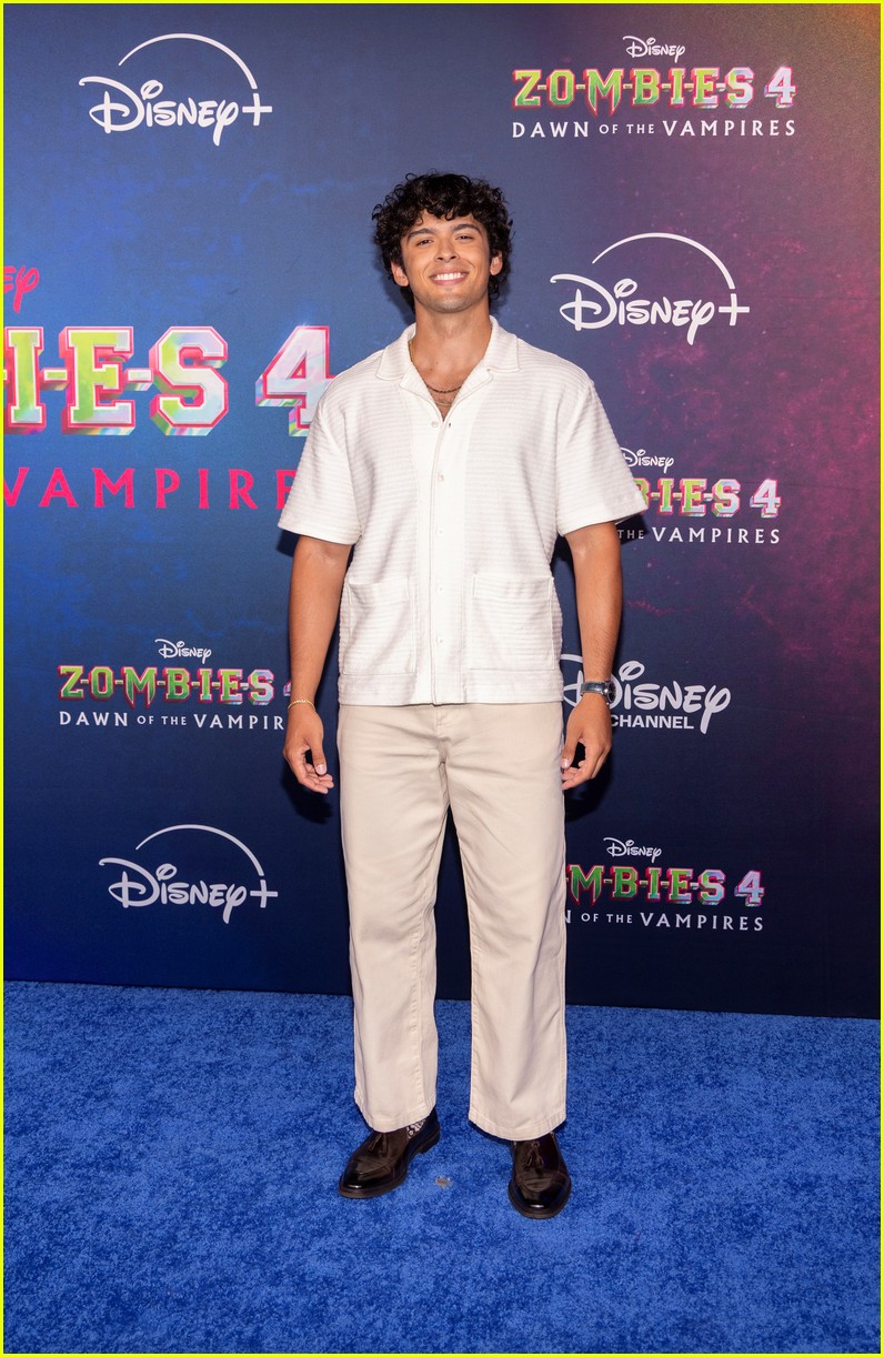 'Descendants' Stars Celebrate 'Worlds Collide' Tour Mates at 'Zombies 4 ...