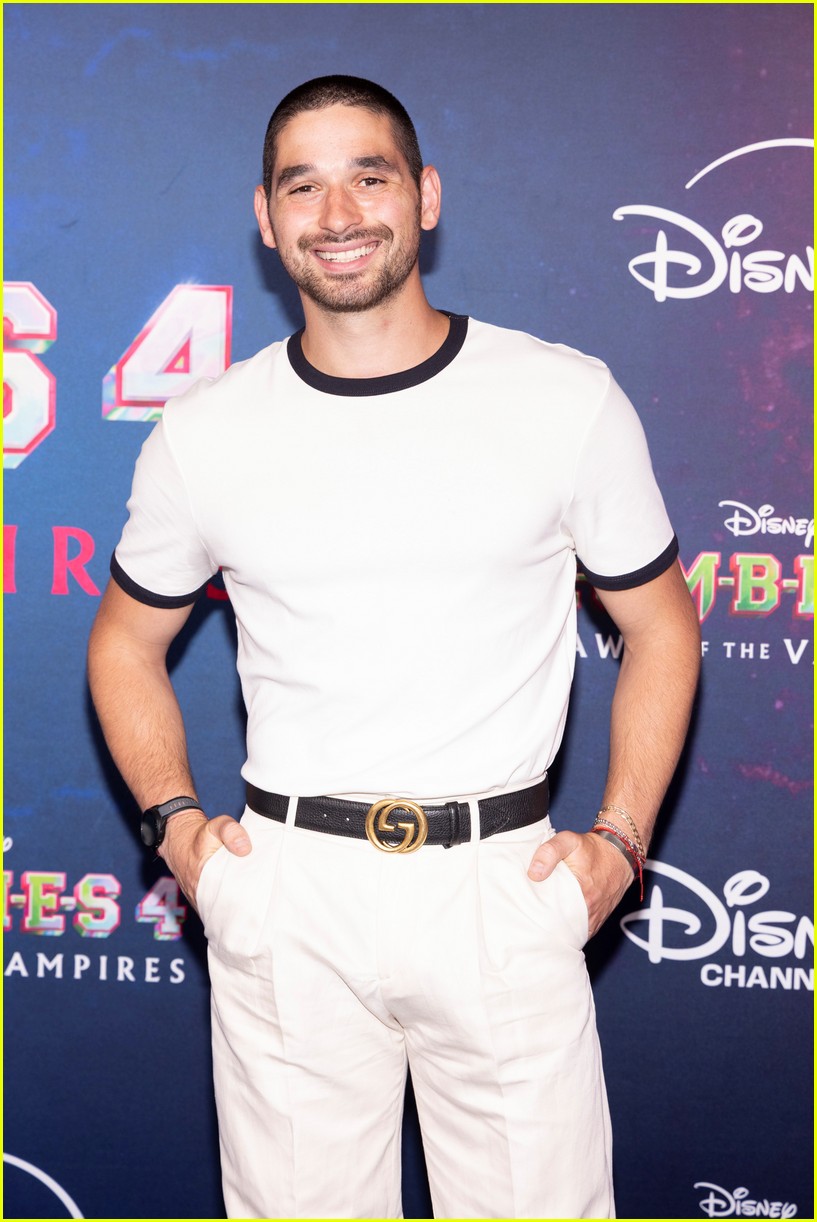 'Descendants' Stars Celebrate 'Worlds Collide' Tour Mates at 'Zombies 4 ...