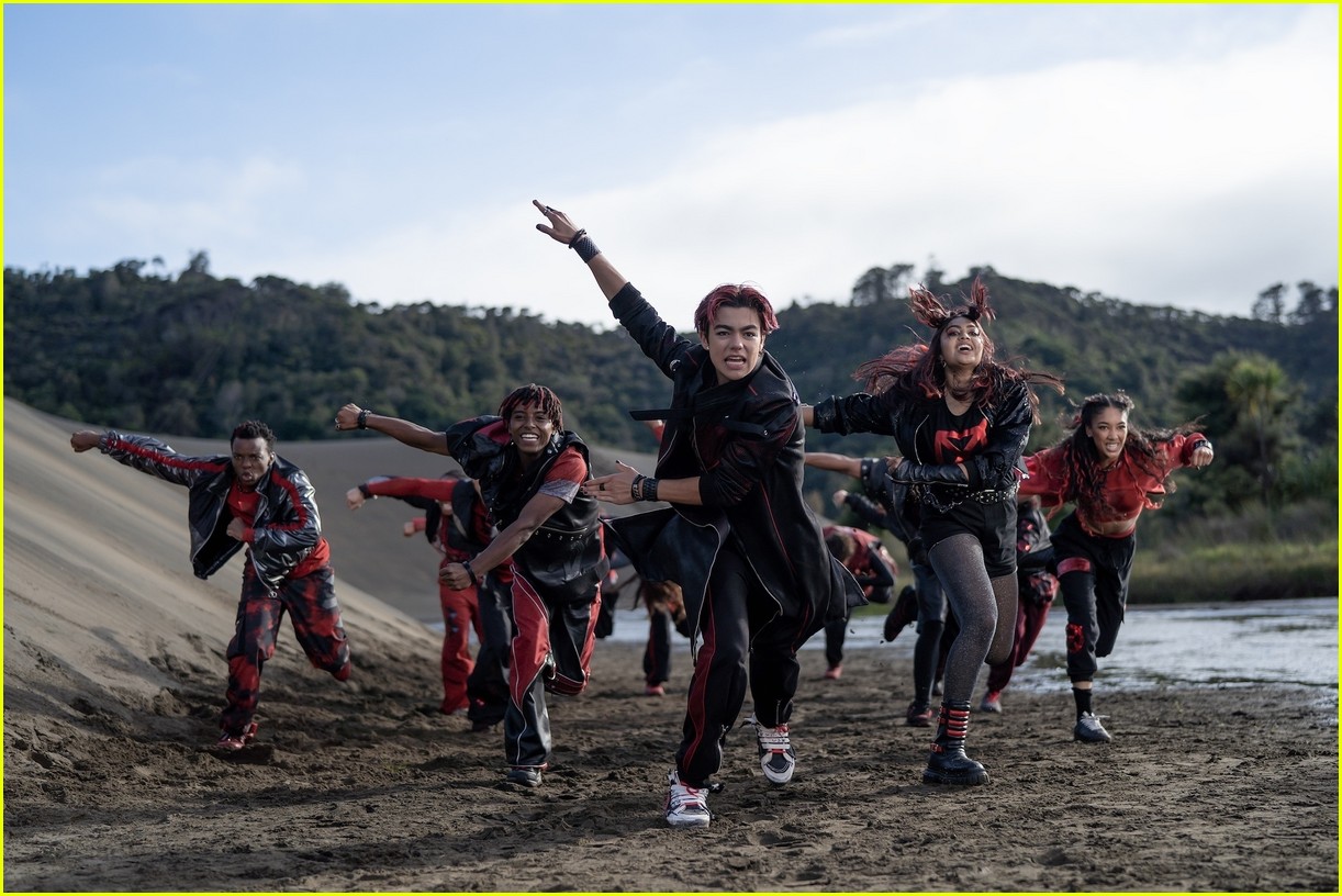 Get to Know 10 Fun Facts About 'Zombies 4' Vampire Mekonnen Knife ...