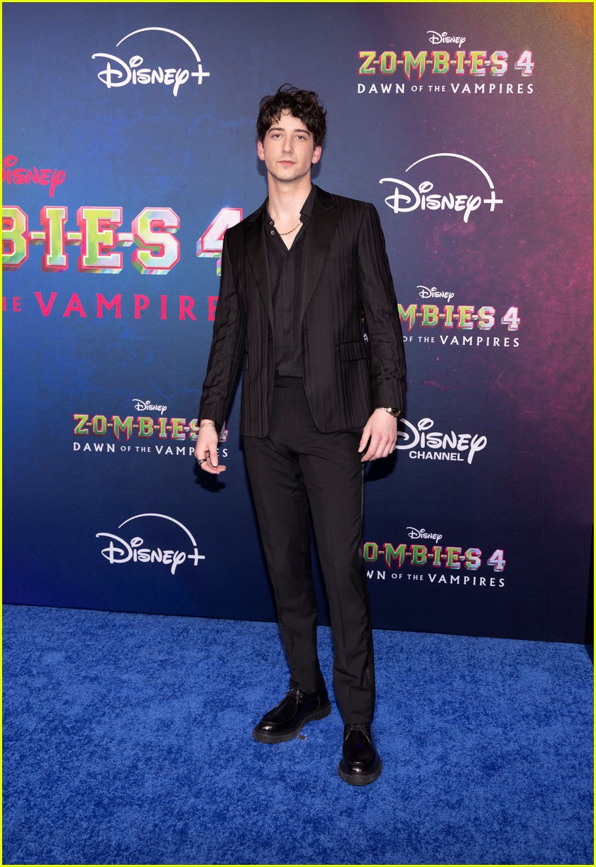 Past 'Zombies' Stars Show Support at 'Zombies 4' Premiere! | Photo ...