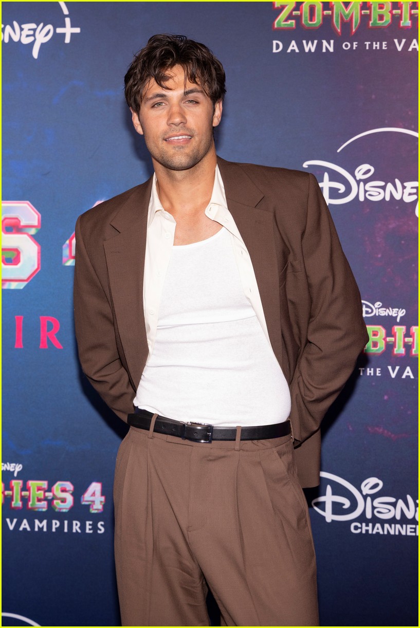 Past 'Zombies' Stars Show Support at 'Zombies 4' Premiere! | Photo ...