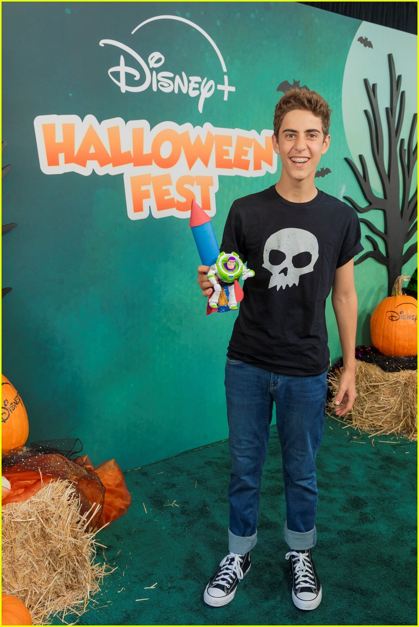 'Descendants/Zombies' Tour Stars & More Reunite at Disney+ Halloween ...