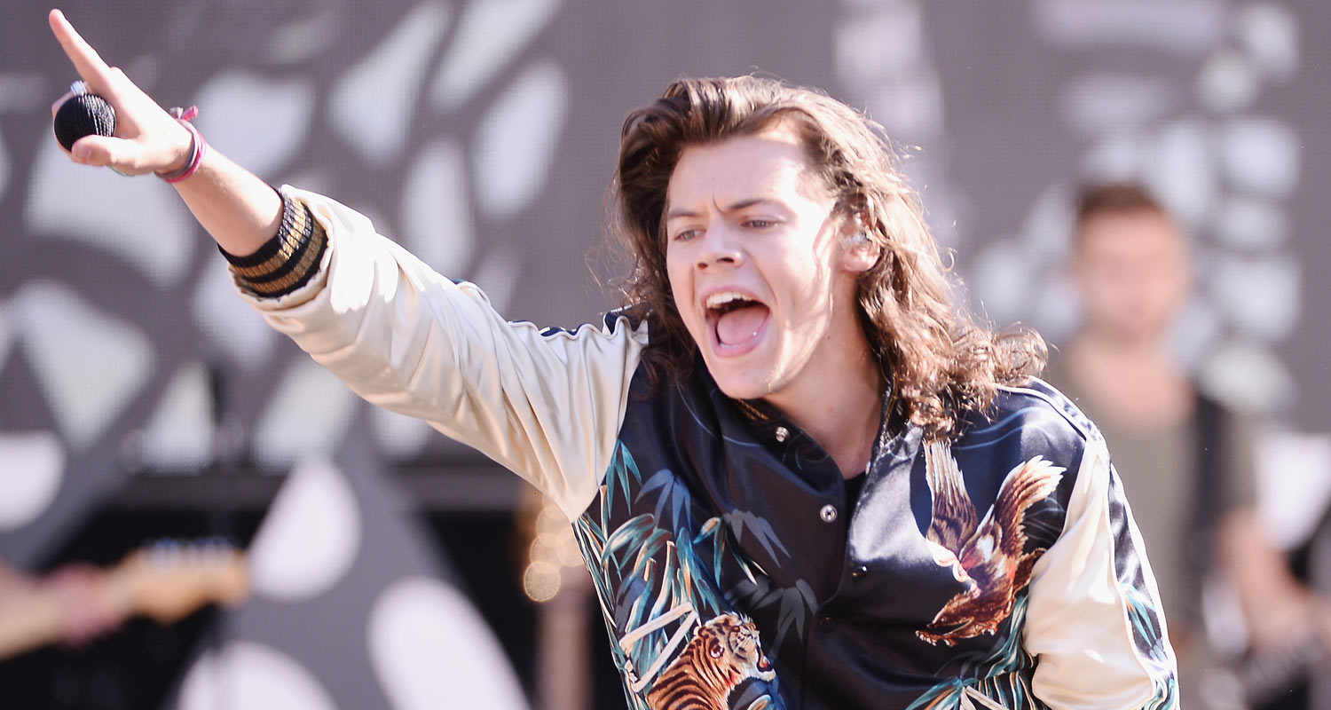 Watch Harry Styles Fall on Stage Again! | Harry Styles, One Direction ...