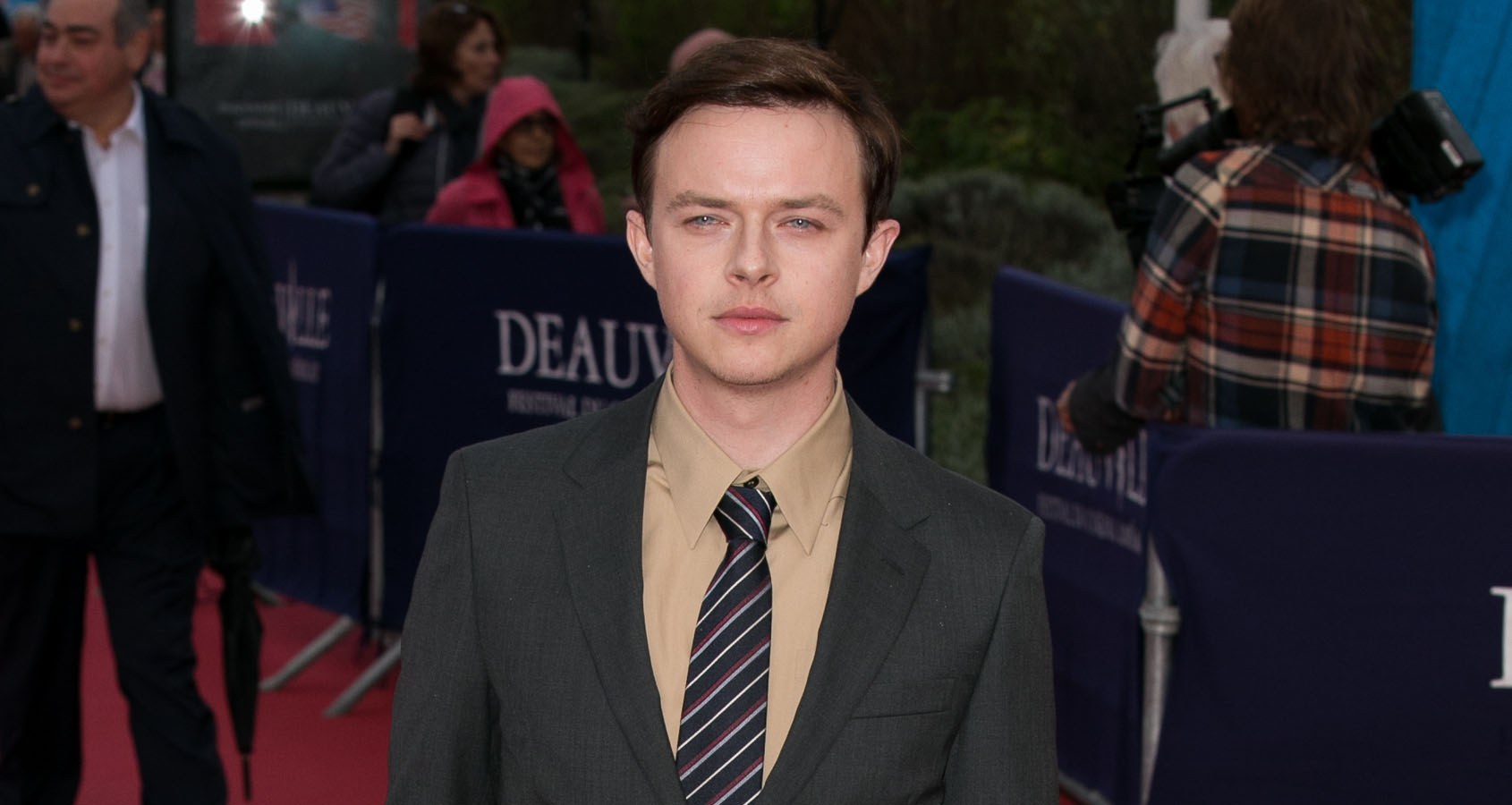 Dane DeHaan Hits the Red Carpet to Premiere ‘Life’! | Dane DeHaan ...