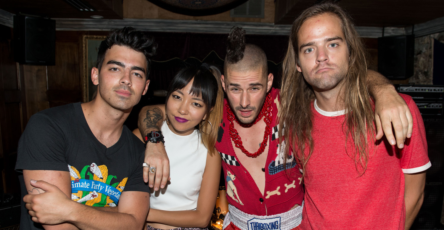 Joe Jonas Debuts Two More DNCE Songs – Watch Now! | Alex Pettyfer, DNCE ...