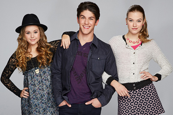 Brec Bassinger Helps Rahart Adams Turn Into A Fake Vampire In ‘Liar ...