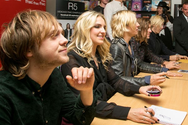 R5 Visit Venice Before Heading To Paris For Fan Meet & Greet ...