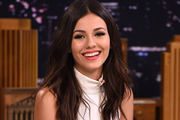 Victoria Justice Debuts New ‘No Kiss List’ Clip On ‘Tonight Show ...