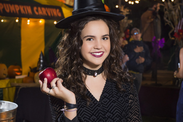 Bailee Madison Turns Into A Witch For ‘Good Witch’ Halloween Special ...
