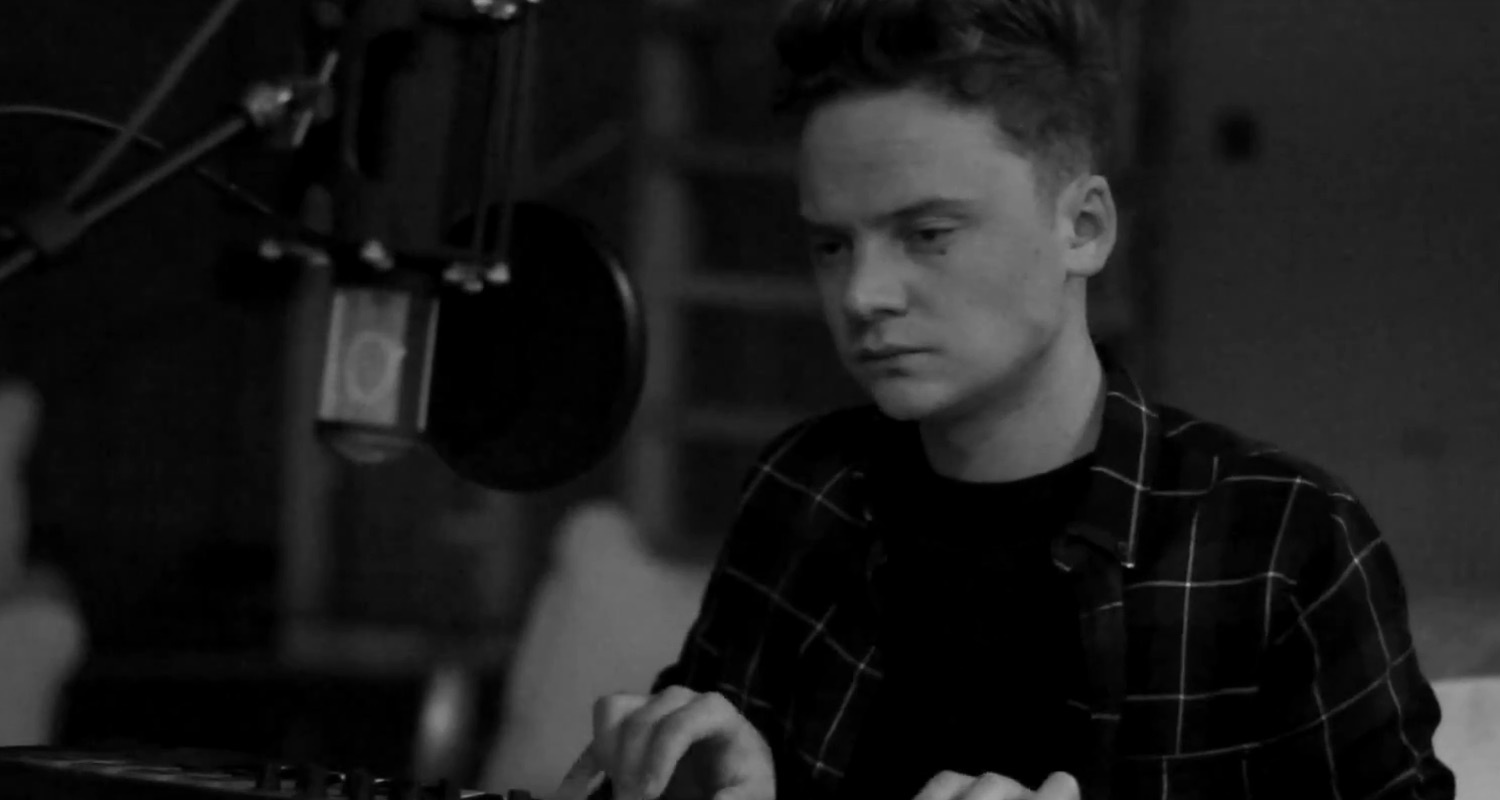 Conor Maynard Covers Adele’s ‘Hello’ – Watch Now! | Adele, Conor ... Conor Maynard Covers Adele’s ‘Hello’ – Watch Now! | Adele, Conor ...