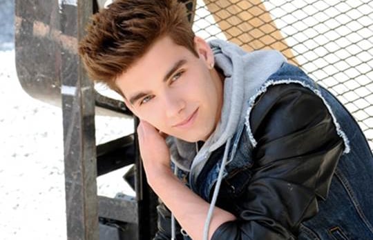 Singer Dyllan Murray Debuts ‘Closer To My Heart’ Video Teaser – Watch ...