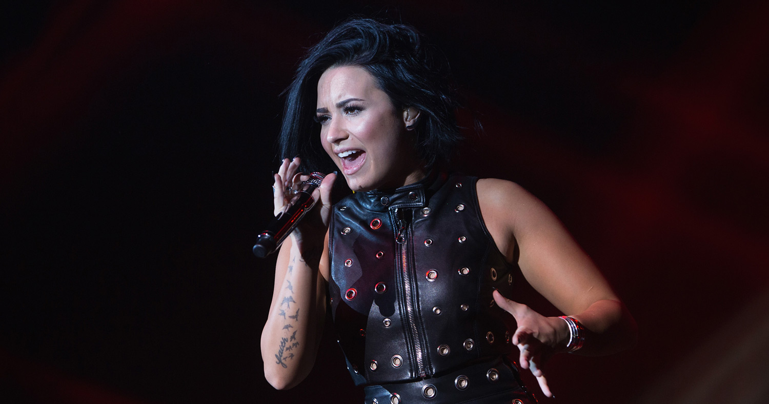 Demi Lovato Perfomed the Best Cover of Adele’s ‘Hello’ Yet! | Adele ...