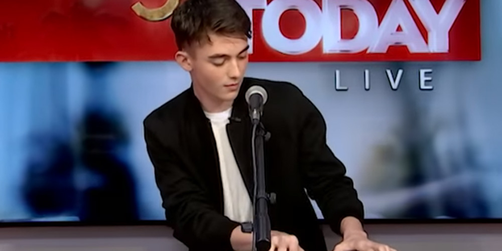 Greyson Chance Performs New Single 'Hit & Run' - Watch Now! - Just ...