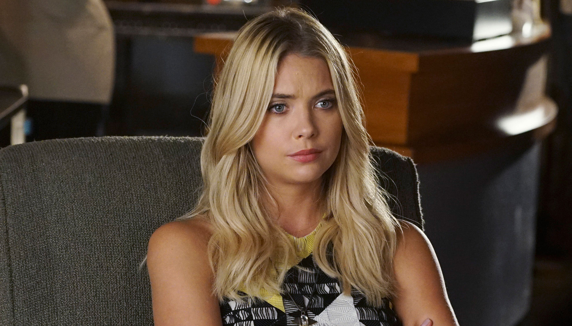 Hanna Holds Caleb’s Hand on Tonight’s ‘Pretty Little Liars’ | Pretty ...